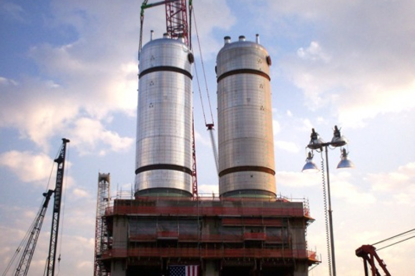 L-169 installs twin 550-ton coker drums | International Brotherhood of ...