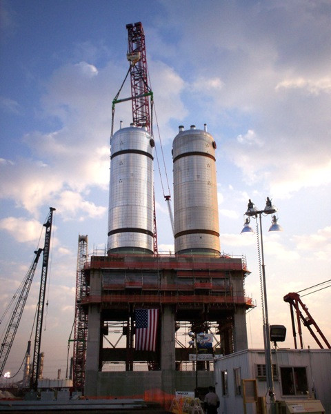 L-169 installs twin 550-ton coker drums | International Brotherhood of ...
